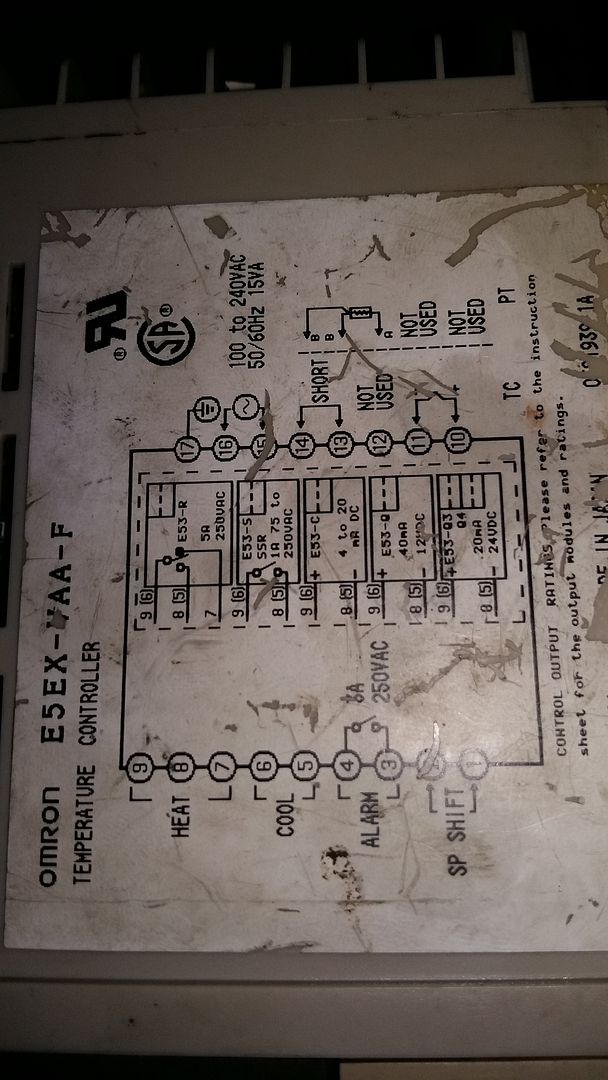 Thanh lý vài bộ điều khiển nhiệt độ OMRON E5EX-VAA-F